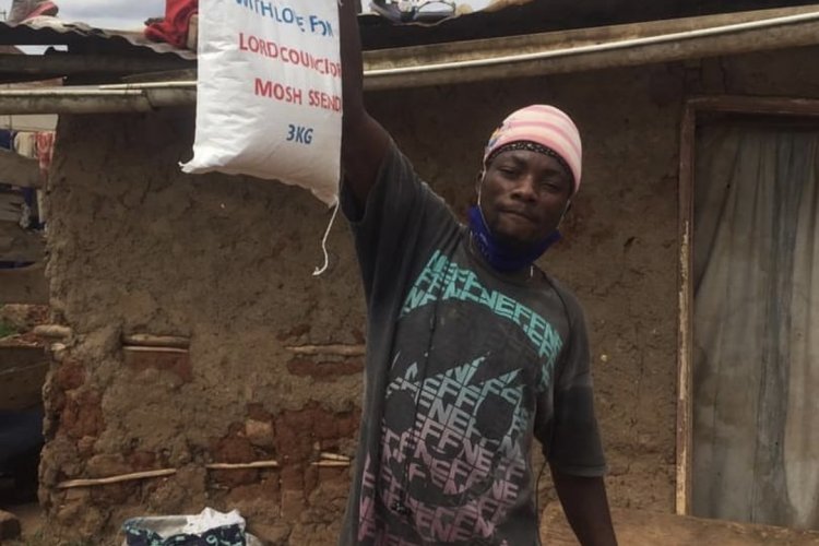KCCA Lord Councilor Mr Mosh donates food to over 3000 people in Kampala ...